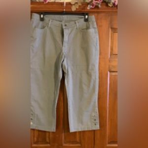 Riders by Lee | Pants & Jumpsuits | Lee Riders Capris Size 6 Like New ...